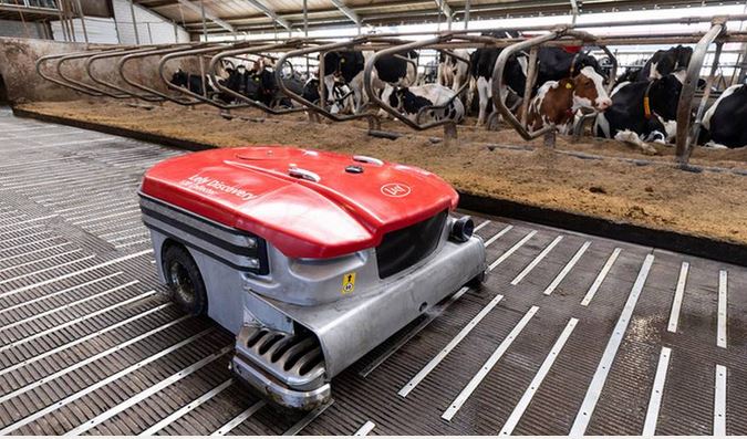 Lely Discovery 120 Manure Collector Robot