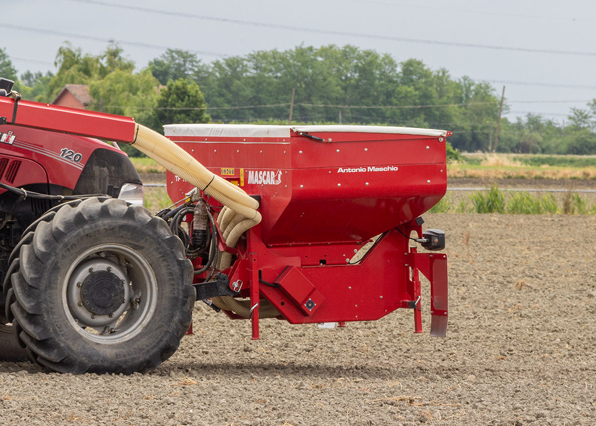 Mascar TF1100 - TF1600 Front Fertilizer Tanks With Electronic Control