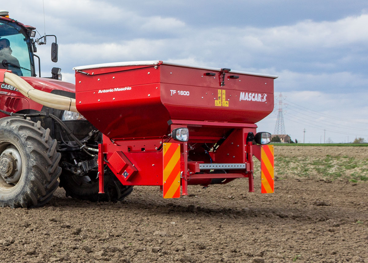 Mascar TF1100 - TF1600 Front Fertilizer Tanks With Electronic Control