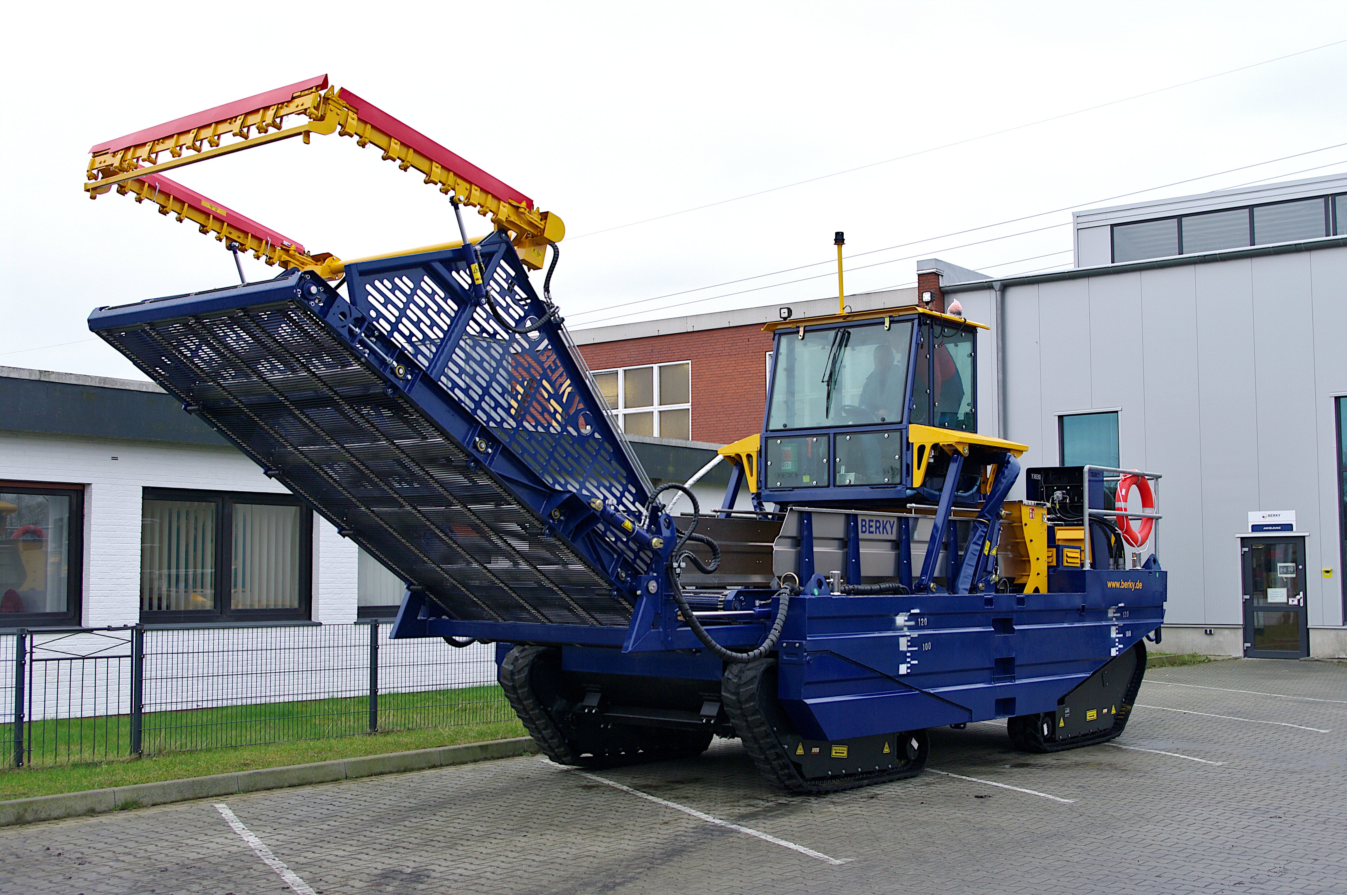 BERKY TRITON 550 AMPHI Amphibious Weed Harvester