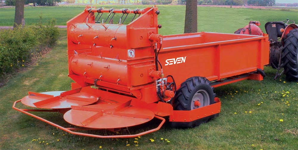 Poulty Bedding Spreader - Poulty Bedding Spreader by The St.