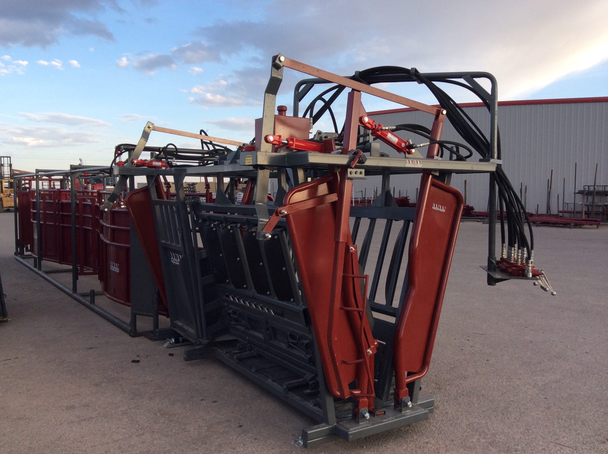 Bullmaster - Cattle Handling Equipment - Hydraulic Chutes