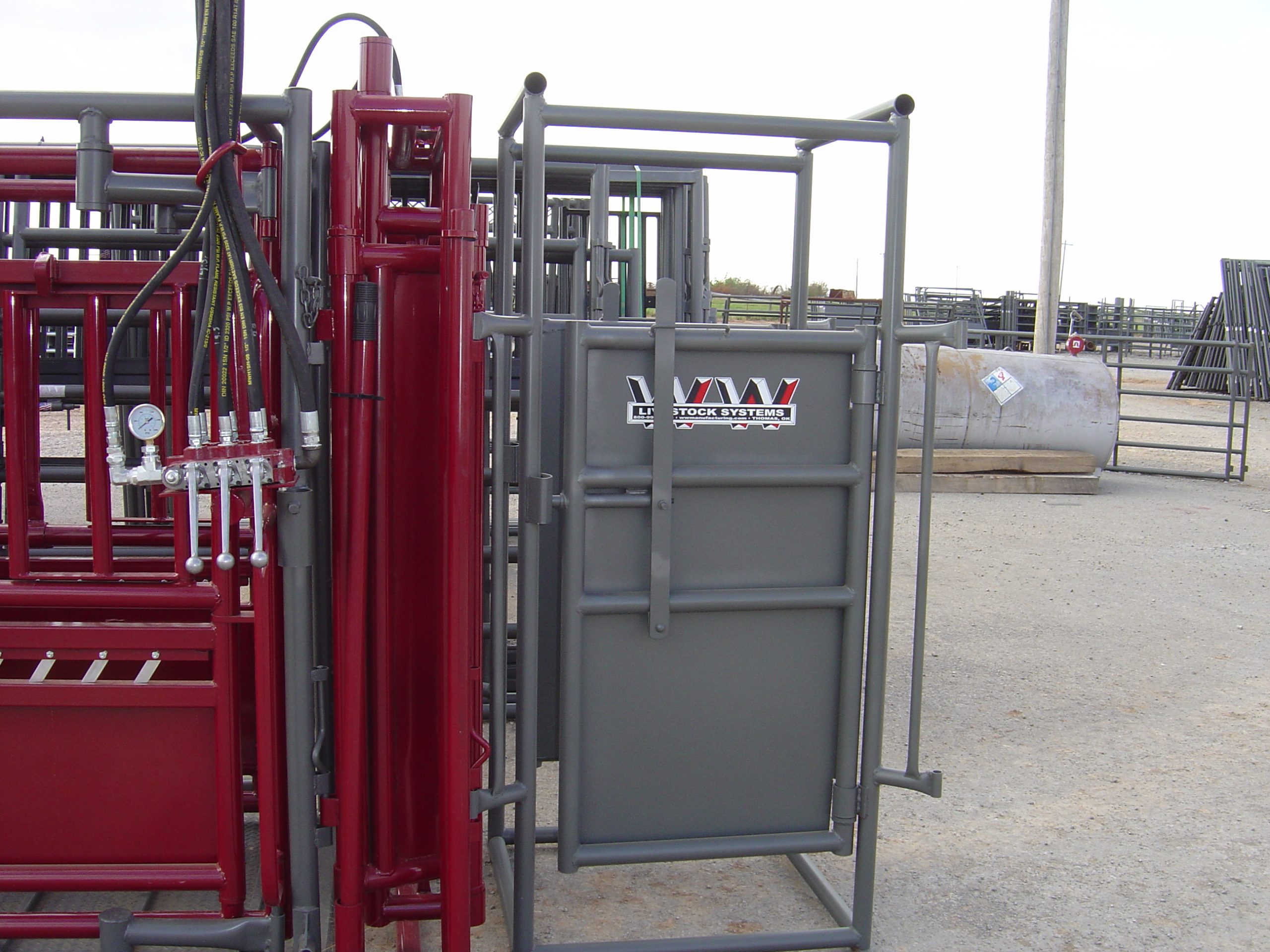 W-W Stampede - Cattle Handling Equipment - Manual Chutes